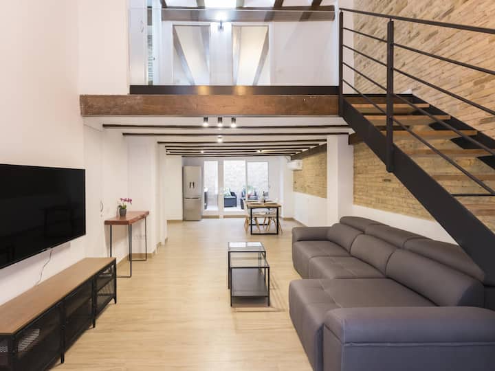 Trendy Industrial Style Duplex -  Old Town - 