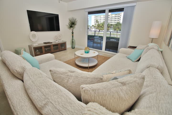 High-end Modern Furnishings-oceanwalk 20-205 - New Smyrna Beach, FL