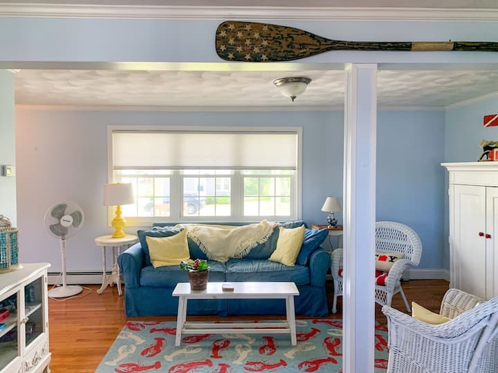 Encantadora Casa De 3 Recámaras En El Corazón De Sand Hill Cove. Camina Hacia Roger Wheeler! - Narragansett, RI