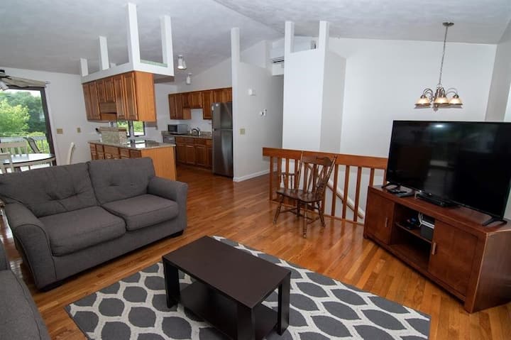 Beautiful Five Bdrm Scarborough Beach House!! - Narragansett, RI