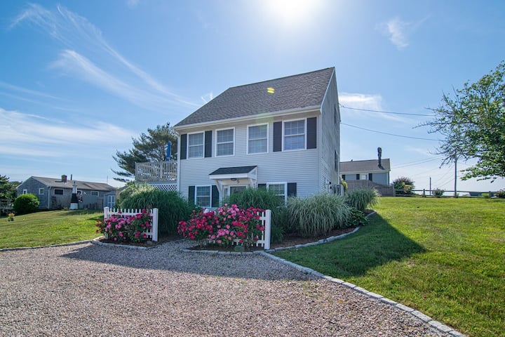 Family Home In Sand Hill Cove/roger Wheeler Area! - Narragansett, RI
