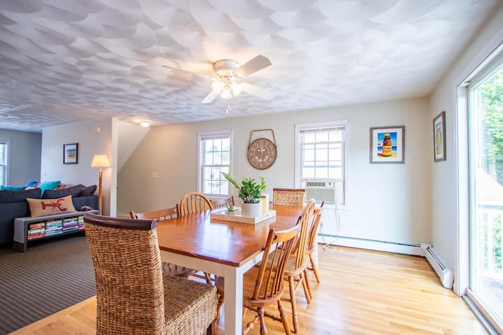 6 Bdrm Home In The Bonnet Shores Neighborhood! - Narragansett, RI