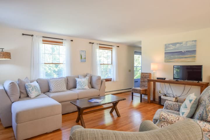 15 Minute Walk To Pleasant Street Beach! - Skaket Beach, MA