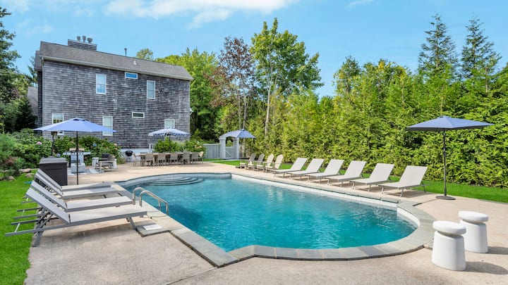 Colonial Compound With Oversized Living Rooms, Gym, And Arcade Room, Close... - The Hamptons, NY