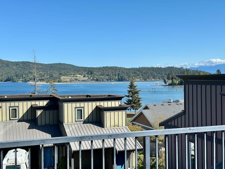Sooke Harbour Townhouse - Sooke
