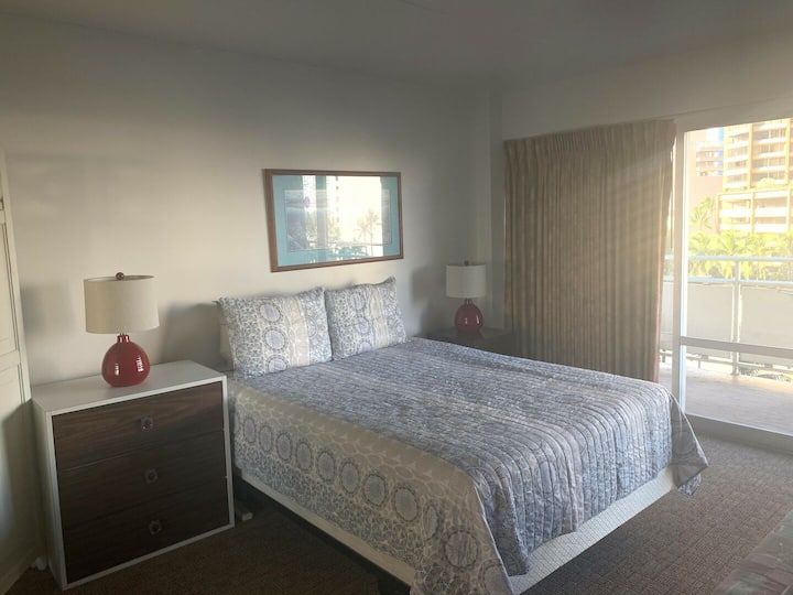 Famous Illikai *Steps To Beach - Honolulu, HI