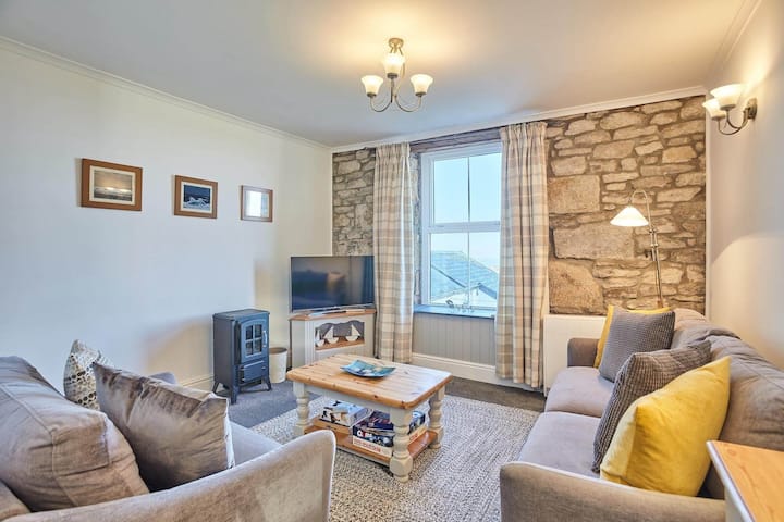 Cosy Flat, Sea Views , Short Walk To Shops & Pub - Porthcurno