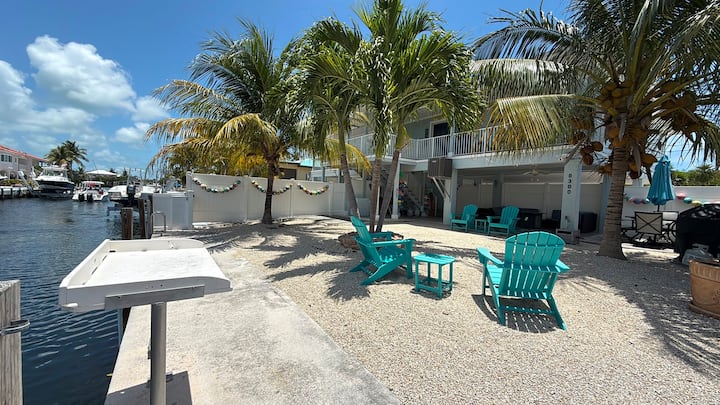 R & K's Marathon Paradise 2/2 Duplex W/35` Dock & Cabana Club Included - Florida Keys