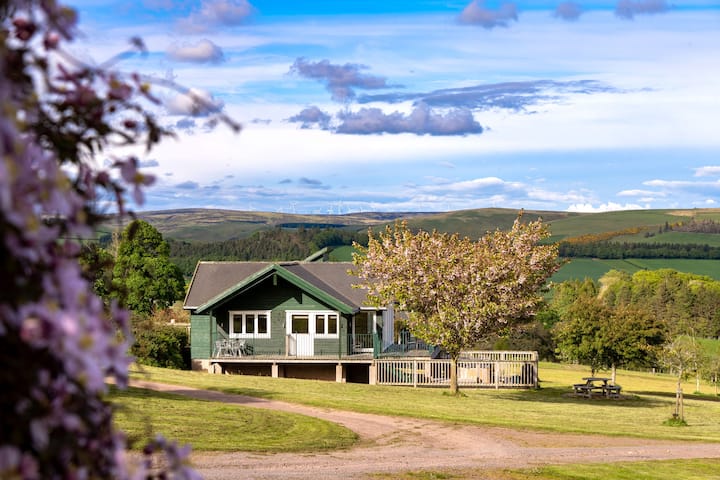 The Buchanan - 5* Luxury Lodge, Hot Tub & Sauna - Northumberland