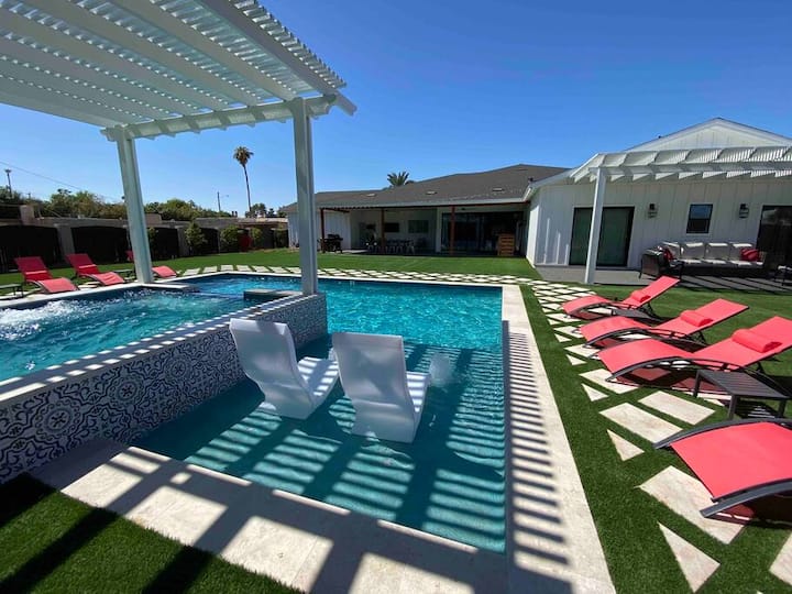 The Phoenix Farmhouse - Phoenix, AZ