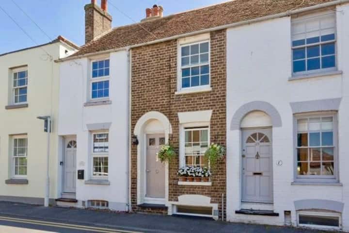 The Writer's Cottage - Deal