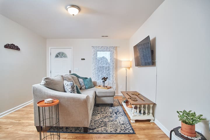 Coziest Apex 3br Cottage - 5 Min Walk To Downtown - Cary, NC