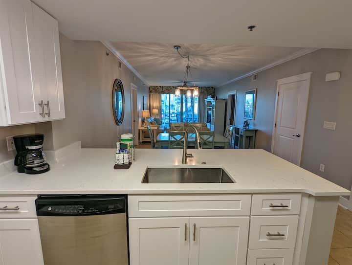 Beachfront | Lazy River | 2 King Suites + Bunkroom - Fort Walton Beach, FL