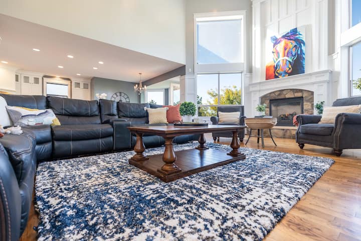 Hot Tub/ Pool Table/mtn View/7500sqft - Sandy, UT