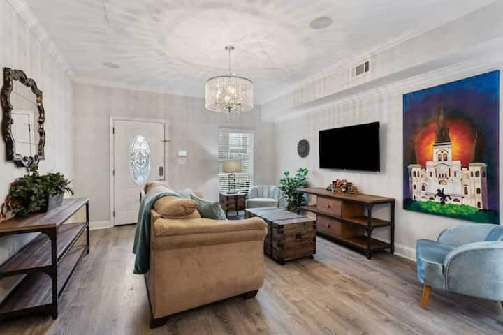 Chic 5 Bedroom Home Near French Quarter! - Metairie, LA