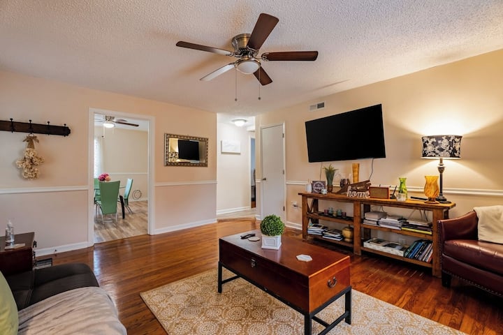 4br Cape Cod Charm • Walk To Cary Shops & Parks - Apex, NC