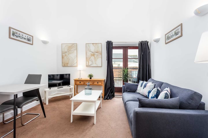 Elliot Suite No1 - Donnini Apartments - Ayr, UK