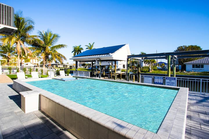 Lemon Drop Home - Pool, Bay, Beach! - Fort Myers Beach, FL