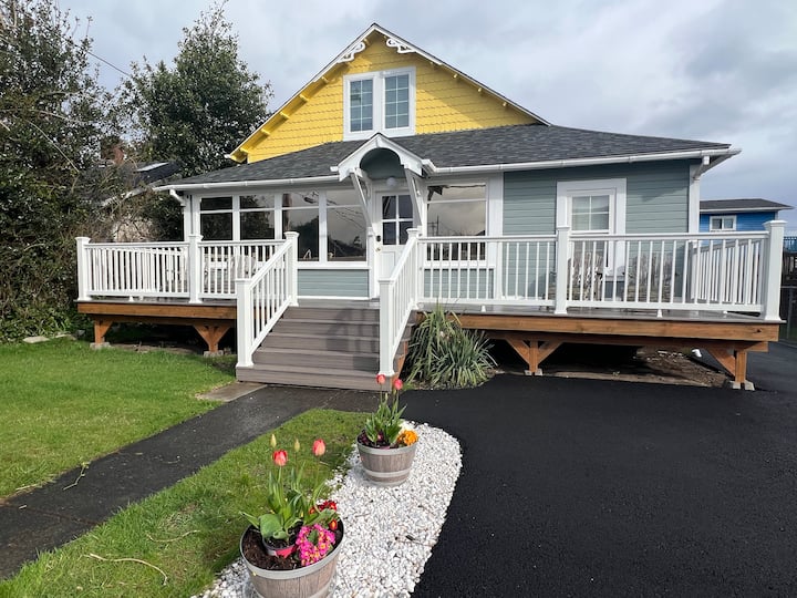 310 9th - 3bed/2ba Hot Tub, Sleeps 9, Only 480 Ft - Cannon Beach, OR