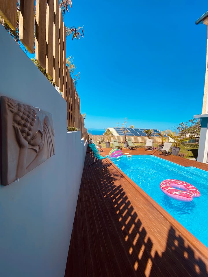 La Villa Lyla - 150m² - Piscine Et Vue Mer - Réunion