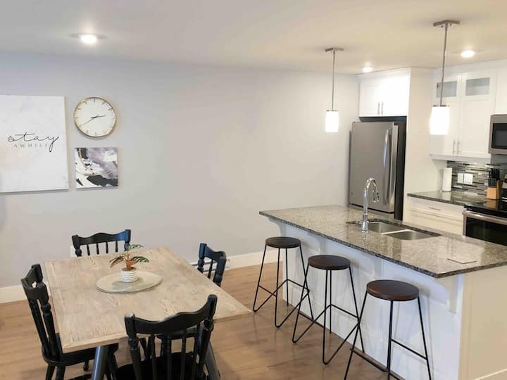 Uptown 2 Bedroom| Close To Highway | Open Concept - Fredericton