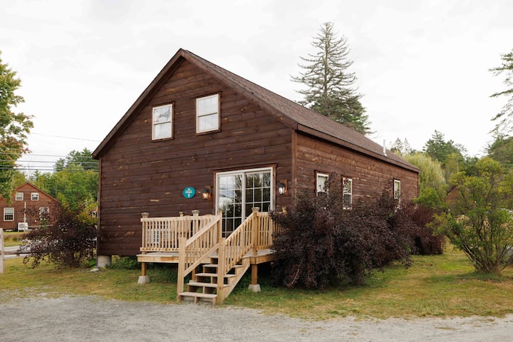 Oak Premier: Family Rustic Log Cabin - New Hampshire (State)