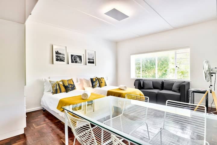 Designer Studio Wrapped In Cape Town Art Deco - Claremont