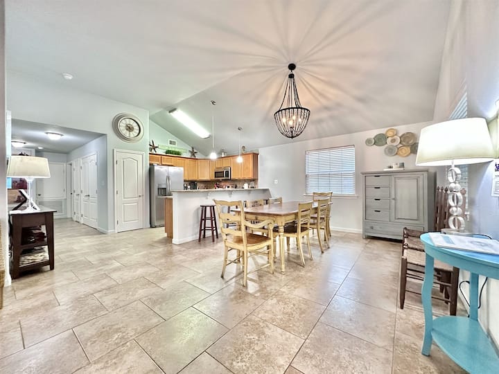 Family Home, Private Pool, Walk To Beach - Port Aransas, TX