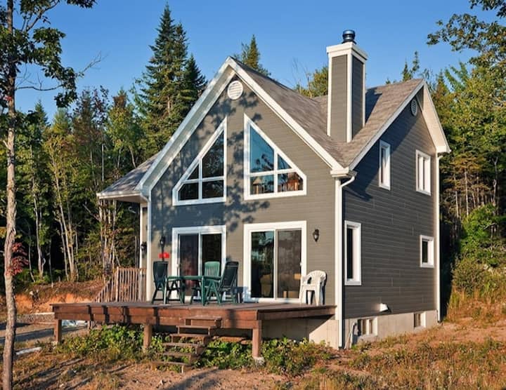 Refuge Montagnard Dans Une Atmosphère Sauvage - Le Massif de Charlevoix