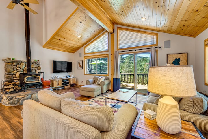 Sunny Cabin: 1 Mi To Tahoe Donner Resort! - Truckee, CA