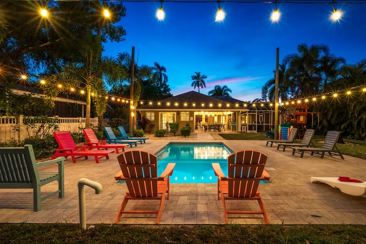 Saltwater Pool, Hot Tub & Fun Games Near Downtown - Bradenton, FL