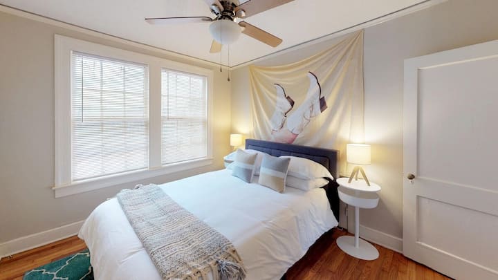 Charming 2 Bd: King And Queen & Walk To Frenchies - Montgomery, AL