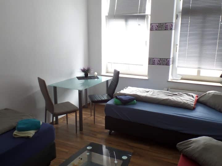 Triple Room-basic-shared Bathroom-gemeinsame Kuech - Halle (Saale)