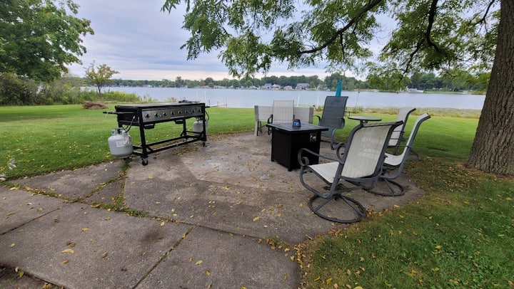 Gr Cozy Campau Lake Retreat | Spa, Dock & Views - Grand Rapids, MI