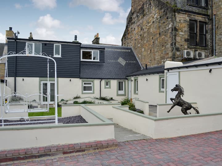 Apple Tree House - Largs