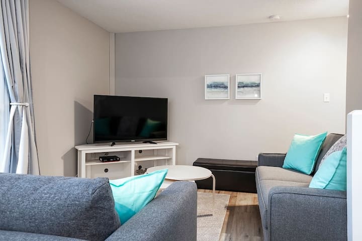 Tranquility Oasis Ski-in Out, Hot Tub, Shuttle - 桑伯里