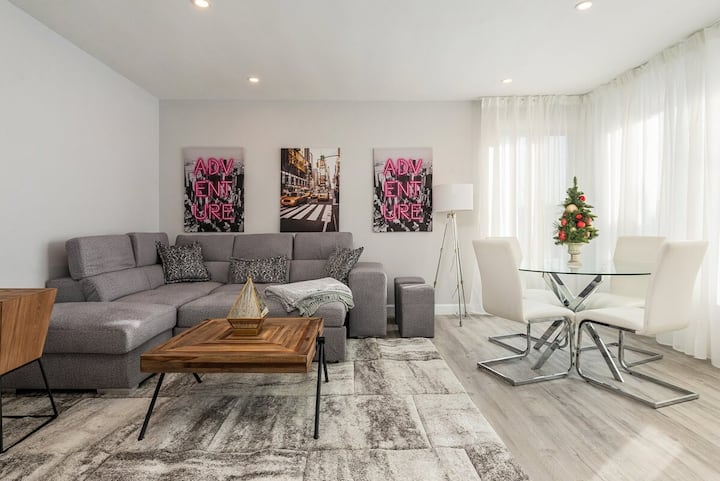 3 Bedroom Renovated Upper Duplex - Dorval