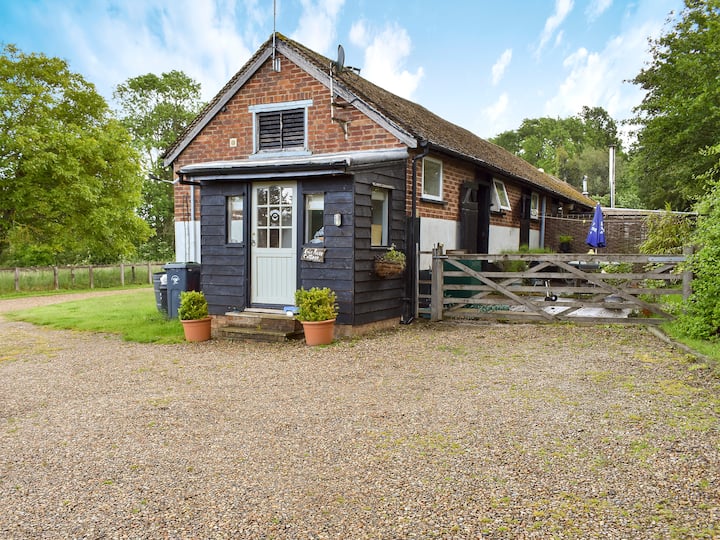 Evie Rose Cottage - London Stansted Airport (STN)