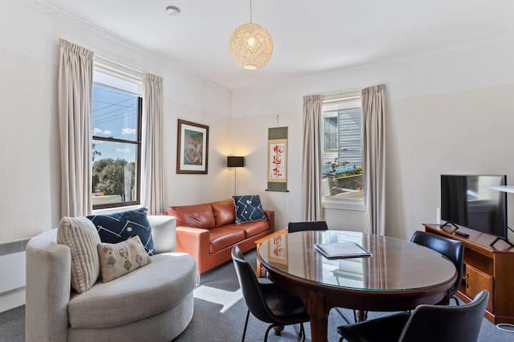 Sir Tom Inner City Living With Off Street Parking - Hobart