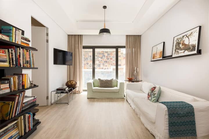 Spacious De Waterkant Retreat | 2 Ensuite Bedrooms - Cape Town