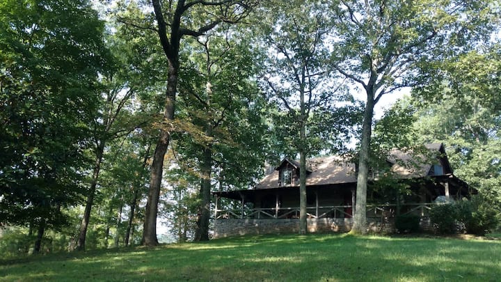 Writers Cabin 4br - Opt Hot Tub/hiking Trails - Fairview, TN