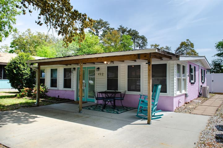 Cozy Cottage- Dog Friendly, Walk To Fun & Sun - Oak Island, NC