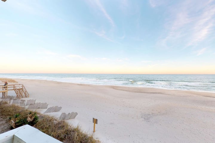 Ocean Dunes Ocean Front ¡Condominio Recientemente Renovado, Piscinas Cubiertas / Al Aire Libre, Tenis, Gimnasio Y Más! - Kure Beach, NC