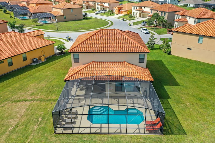 Family Oasis Near Disney - Pool & Resort Access - Davenport, FL