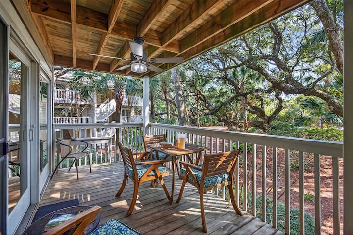 Centrally Located Seagrove Villa Walk To Amenities - Mount Pleasant