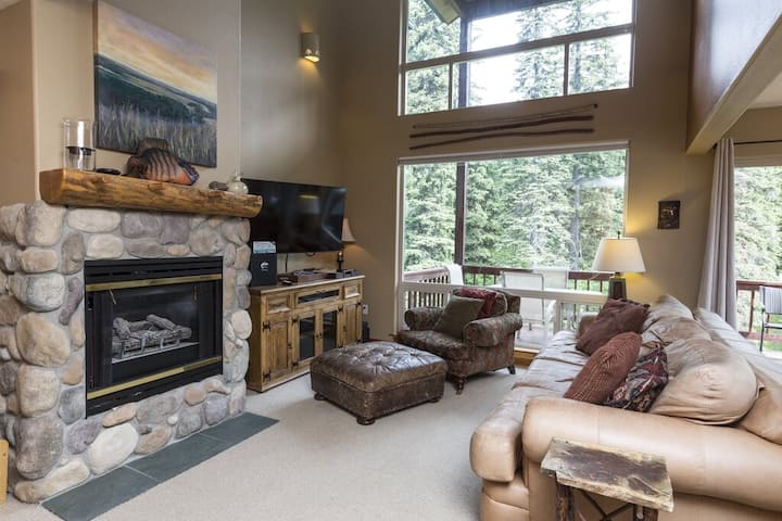 Well-appointed, Ski-in/ski-out Townhome - Whitefish, MT