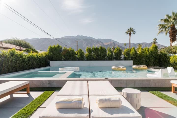 Elegant, Artistic Mid-century Modern Movie Colony - Palm Springs