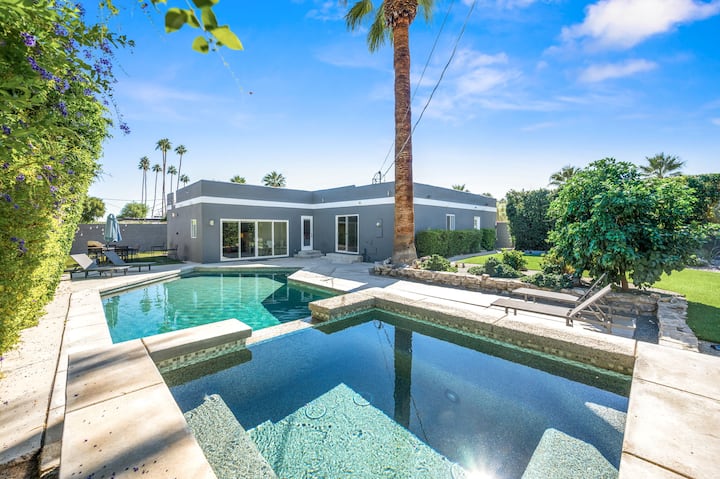 Hip & Spacious Contemporary Haven - Palm Springs