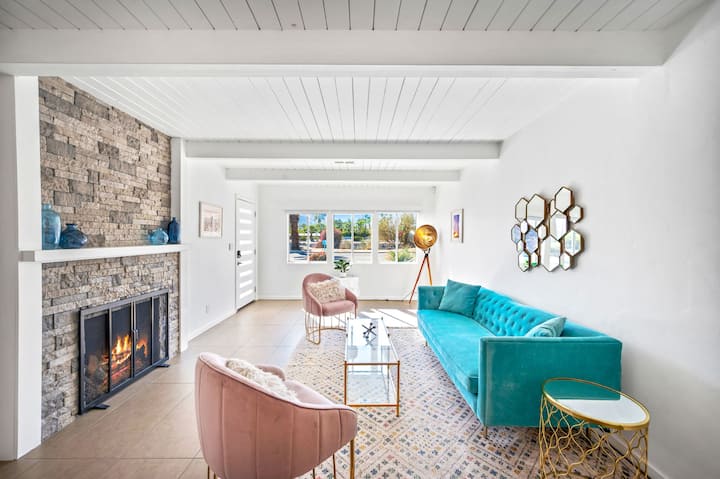 Hip & Spacious Contemporary Haven - Palm Springs