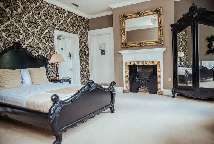 King Ensuite Street View - Brockenhurst